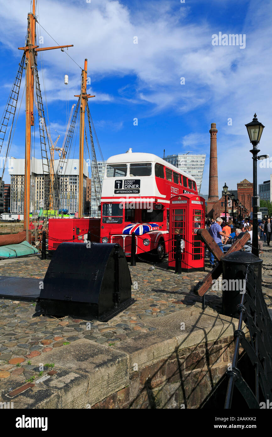 Liverpool cafe bus hi-res stock photography and images - Alamy