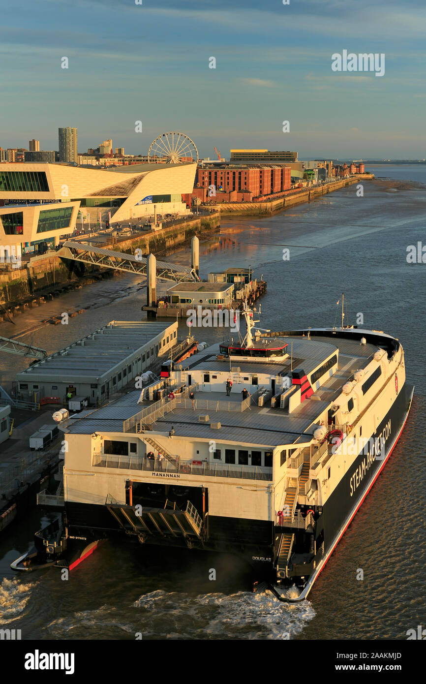 Liverpool ferry hi-res stock photography and images - Alamy