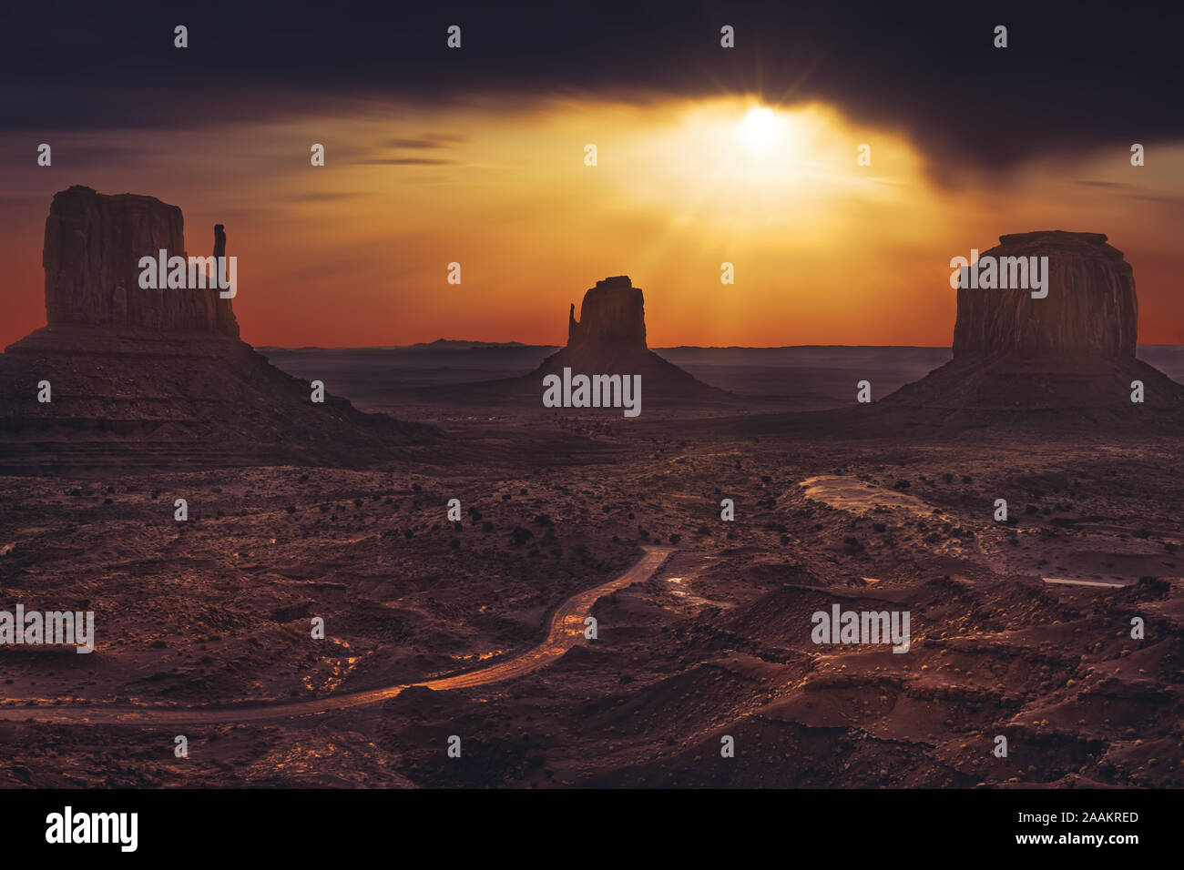 Valley dramatic hi-res stock photography and images - Alamy