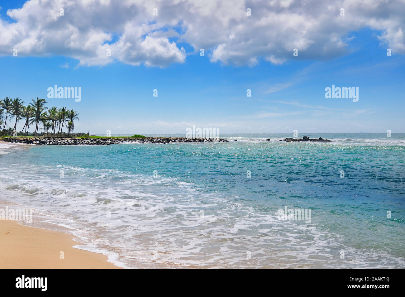 ocean, picturesque beach and blue sky Stock Photo - Alamy