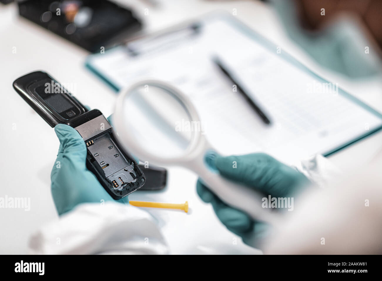 Digital forensic phone hi-res stock photography and images - Alamy