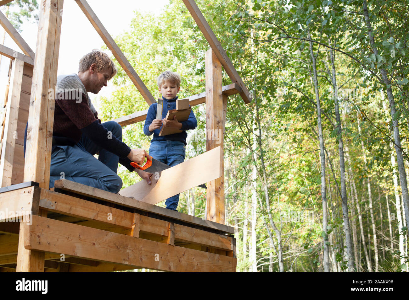 Father son building tree house hi-res stock photography and images - Alamy