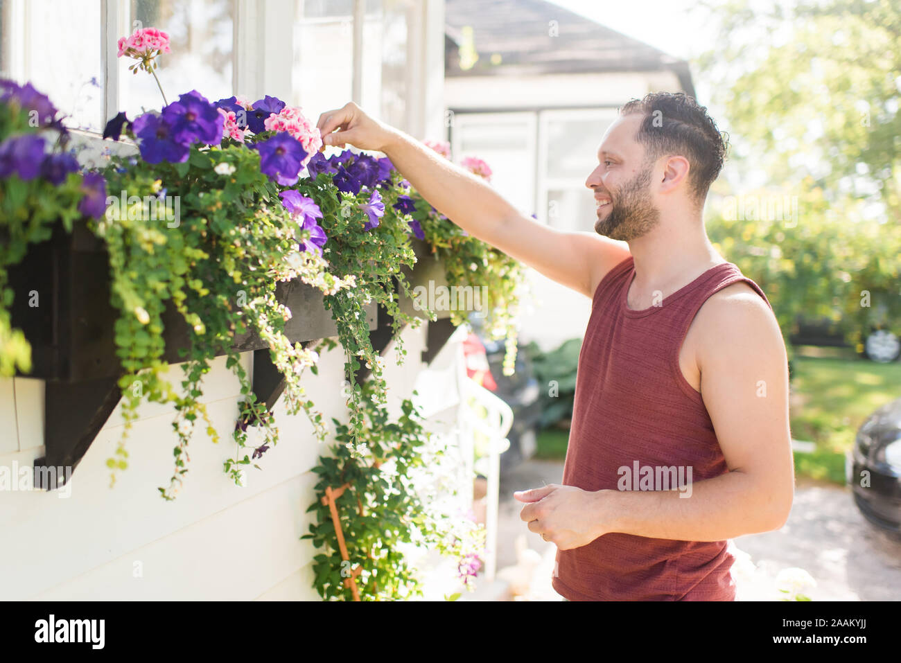 Men wearing flowers hi-res stock photography and images - Alamy