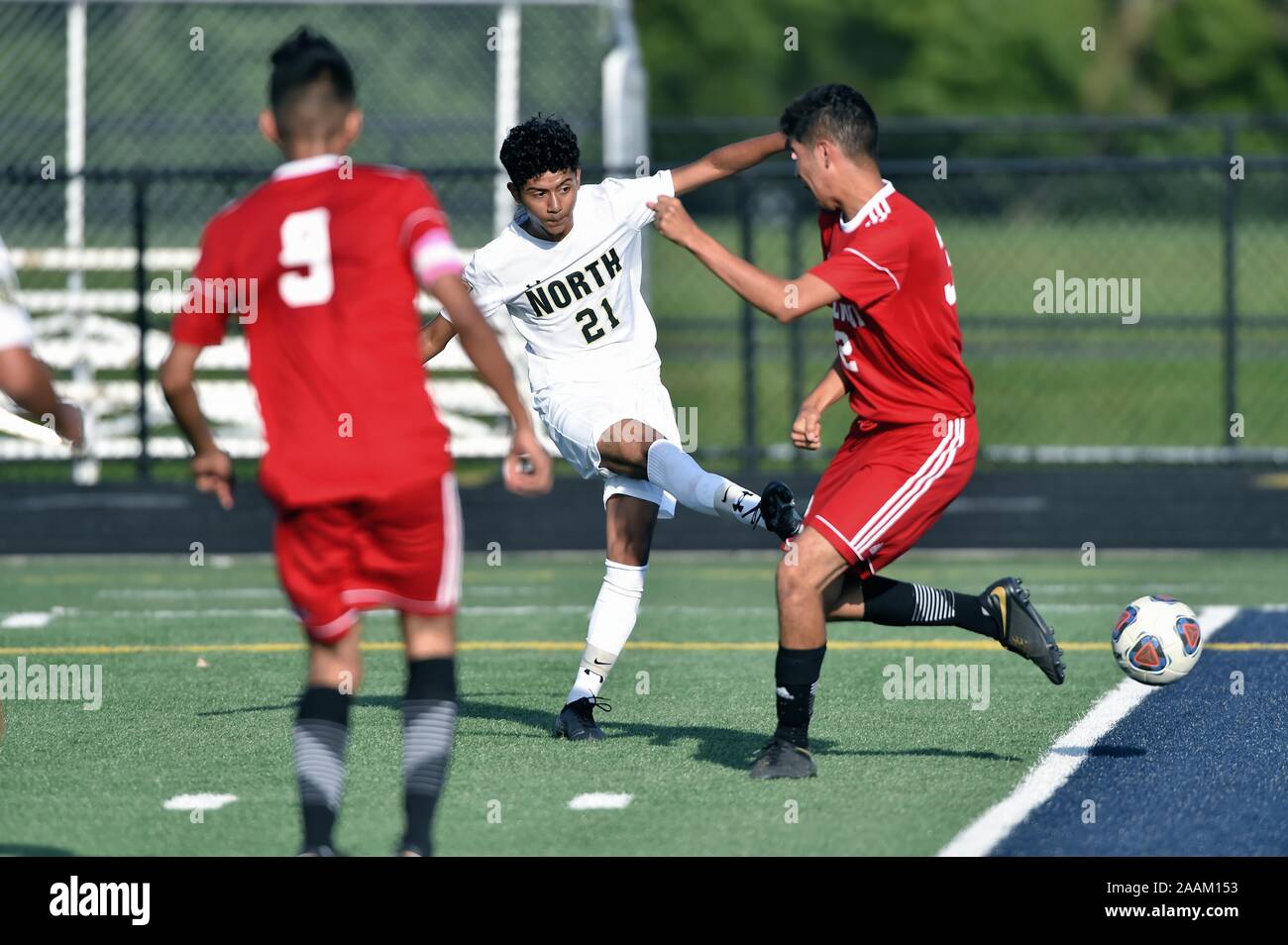Defender soccer player hi-res stock photography and images - Alamy