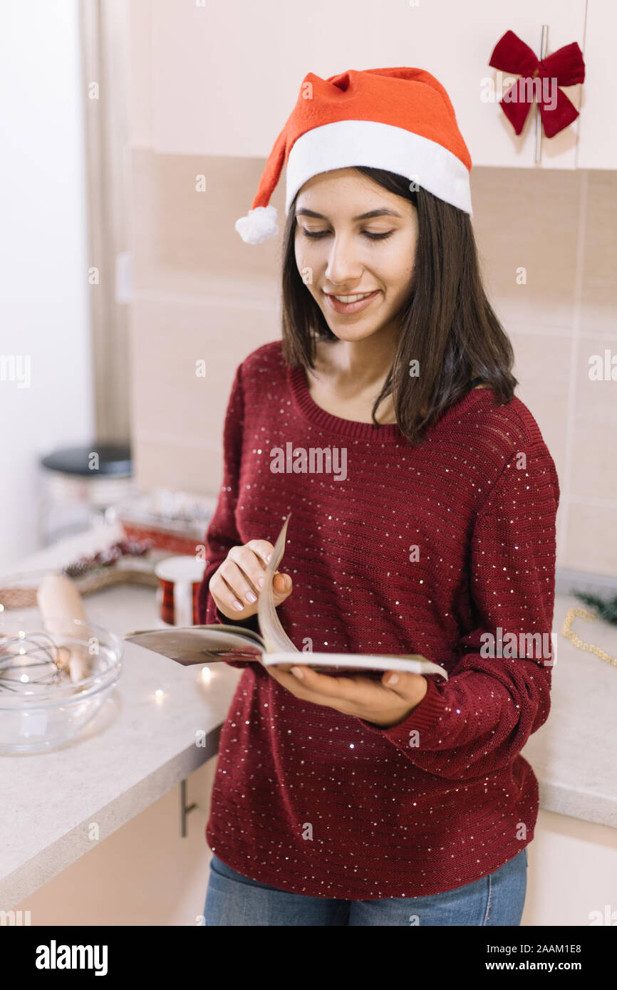 Girl holding recipe book hi-res stock photography and images - Alamy