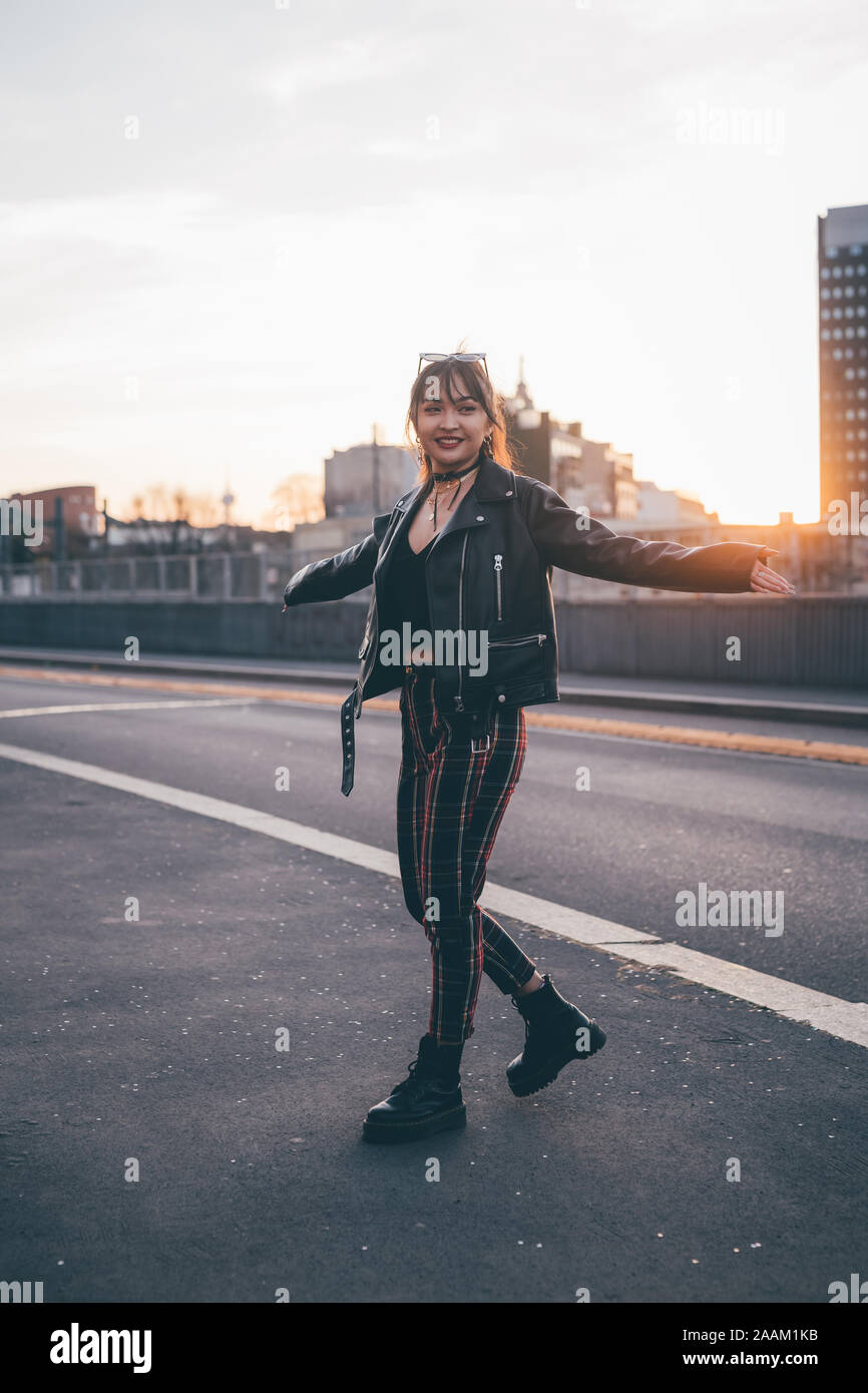 Indian thoroughfare hi-res stock photography and images - Alamy