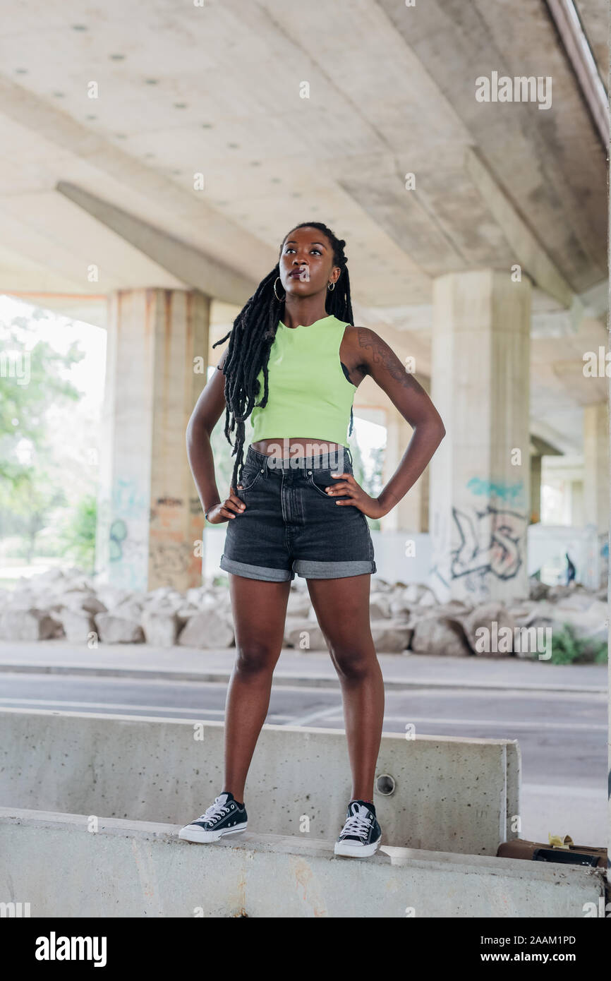 Model hands on hip hi-res stock photography and images - Alamy