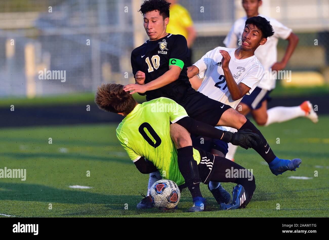 Keeper football hi-res stock photography and images - Alamy
