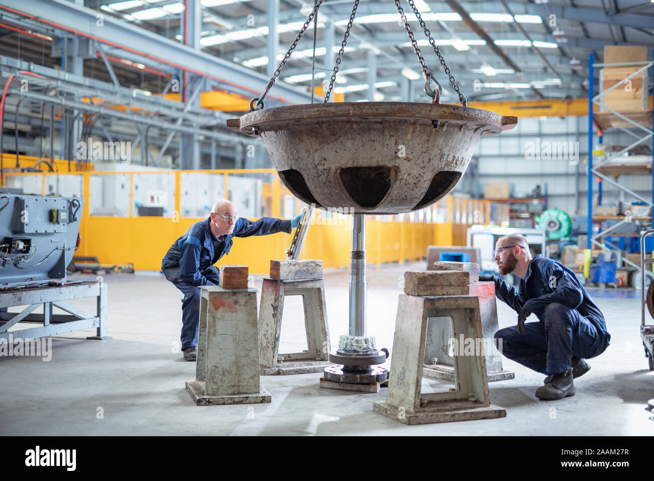 Senior and apprentice engineers hi-res stock photography and images - Alamy