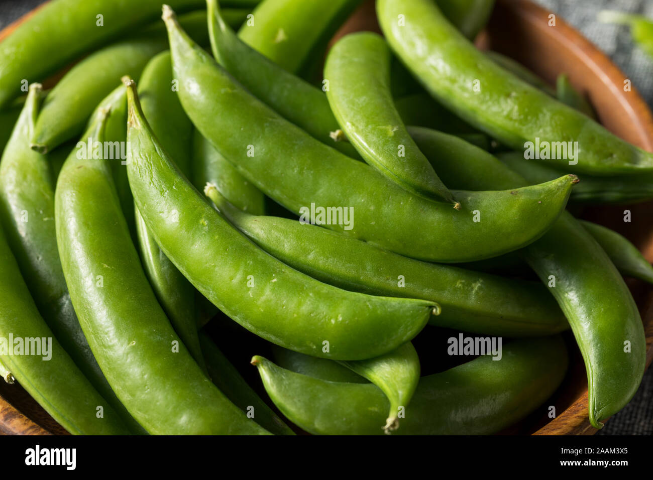 Raw Green Organic Sugar Snap Peas in a Bunch Stock Photo - Alamy