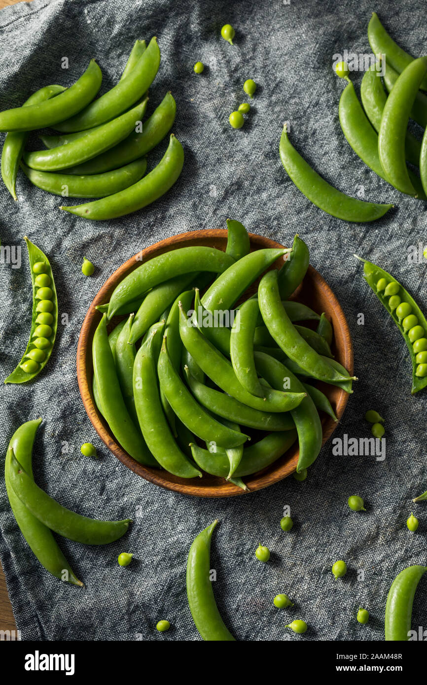 Raw Green Organic Sugar Snap Peas in a Bunch Stock Photo - Alamy