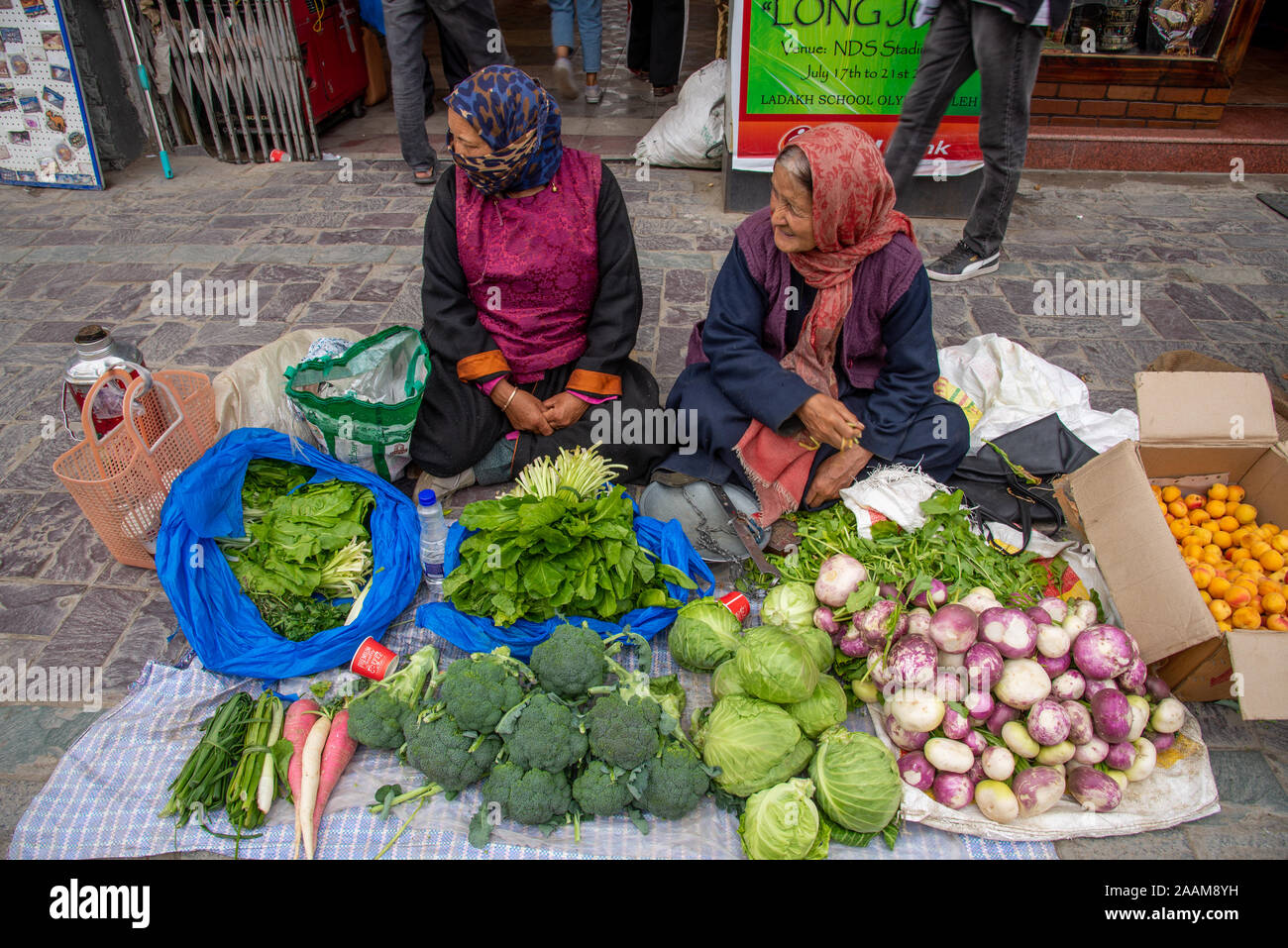 India bazaar products hi-res stock photography and images - Alamy