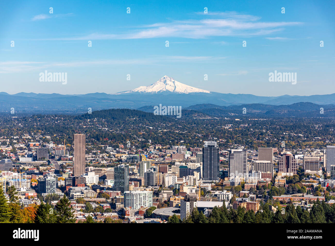 Portland oregon skyline hi-res stock photography and images - Alamy