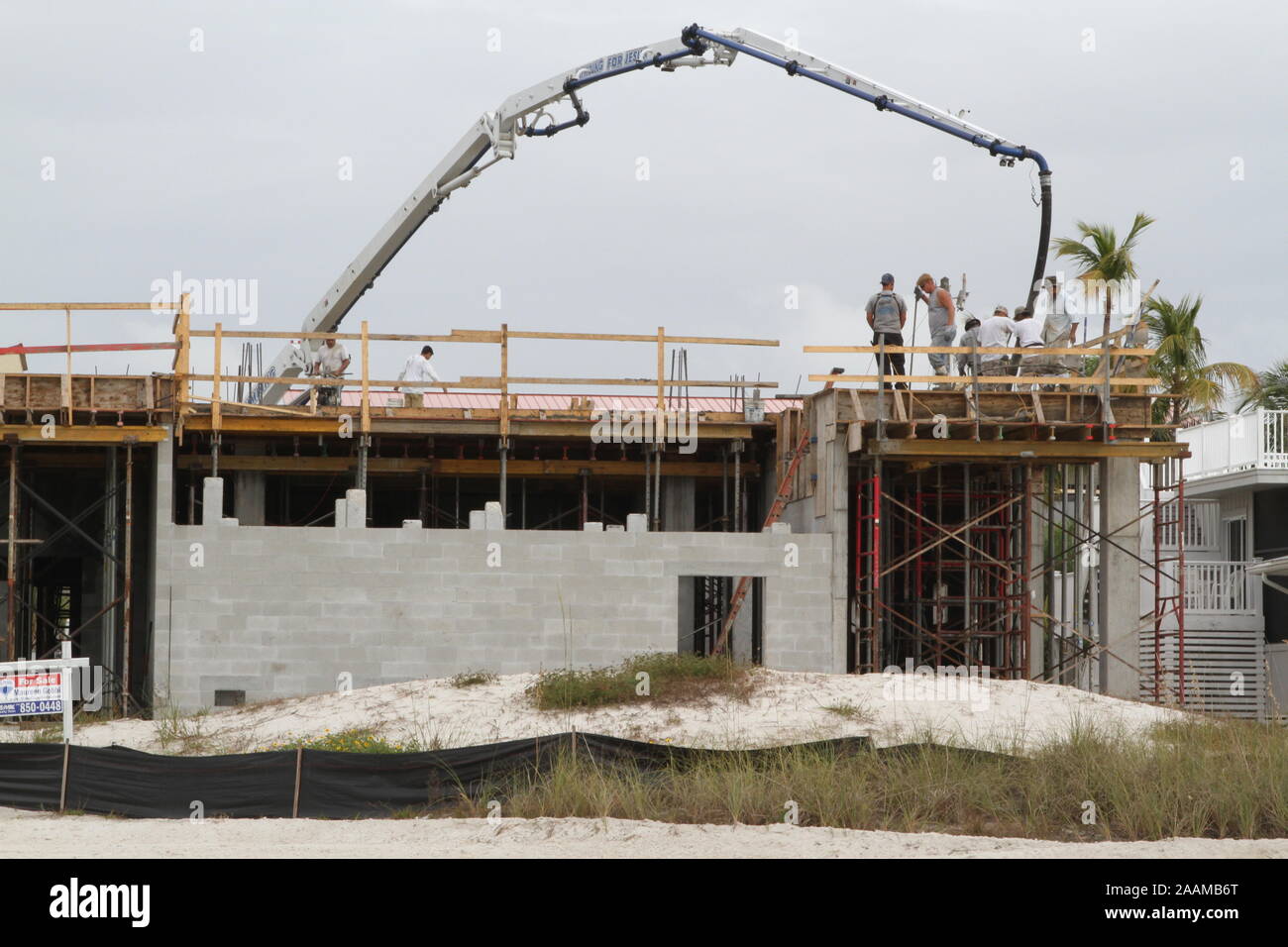 Cement house hi-res stock photography and images - Alamy