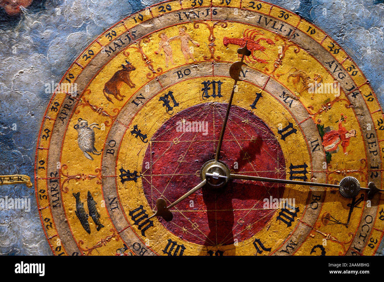 Ancient clock hi-res stock photography and images - Alamy
