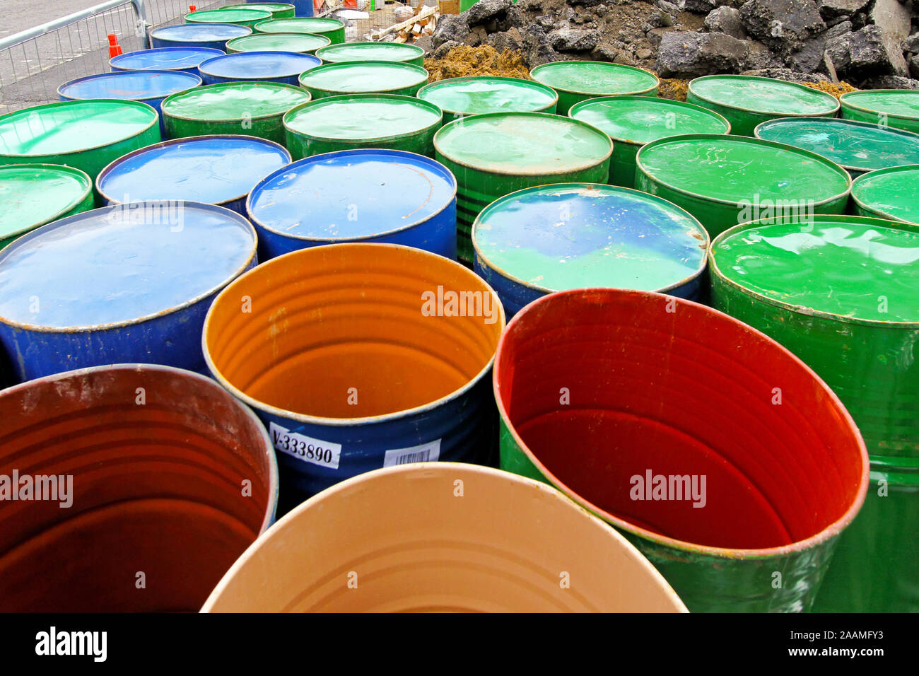 Metal oil barrels hi-res stock photography and images - Alamy