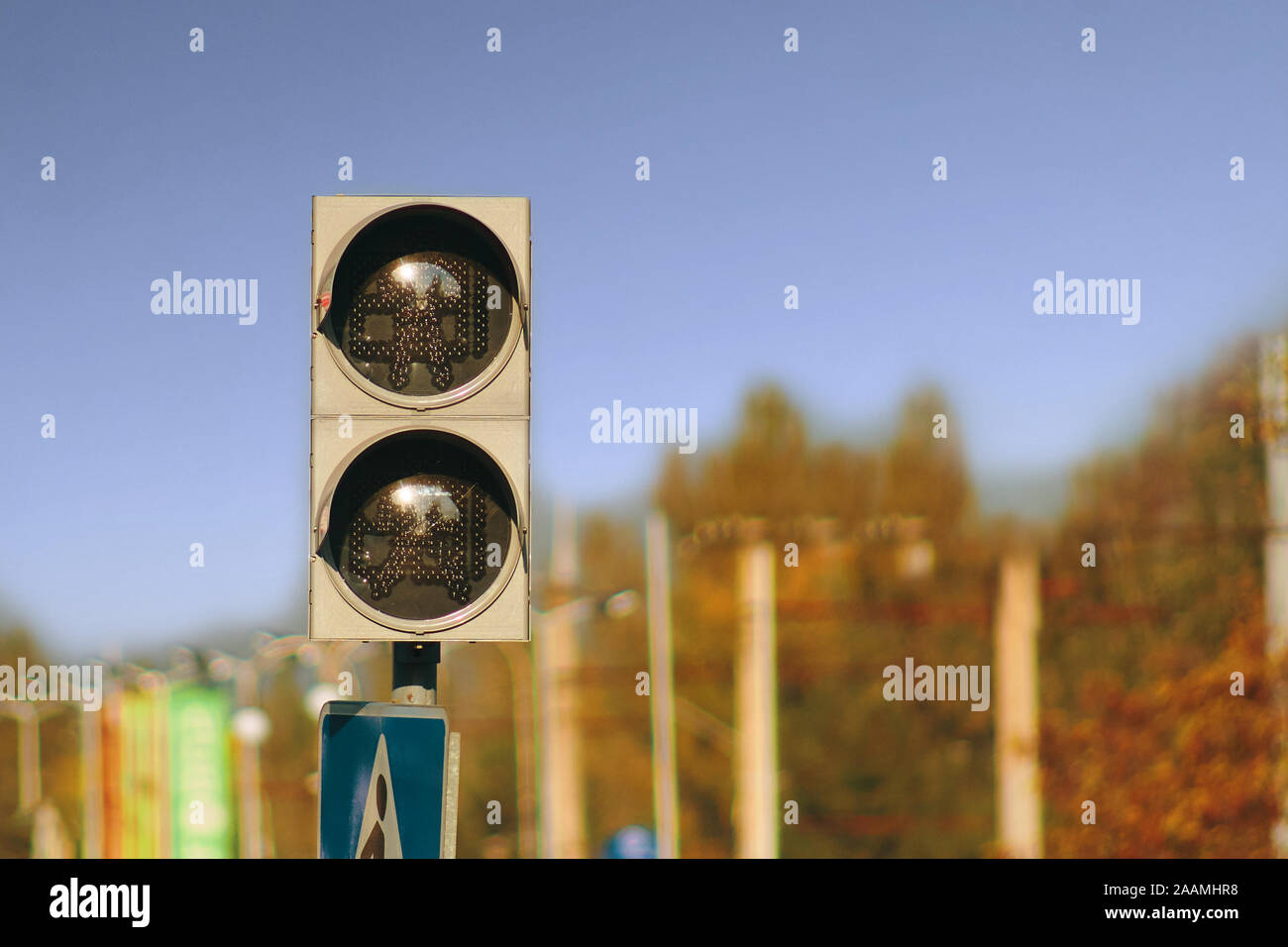 Broken Traffic Light High Resolution Stock Photography and Images - Alamy