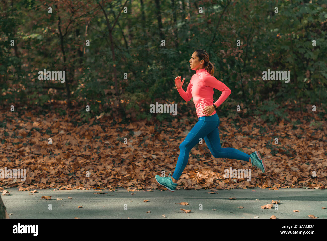 Fall jogging hi-res stock photography and images - Alamy