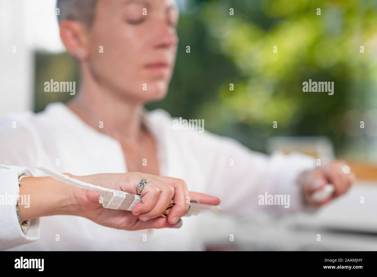 Healing hands hi-res stock photography and images - Alamy