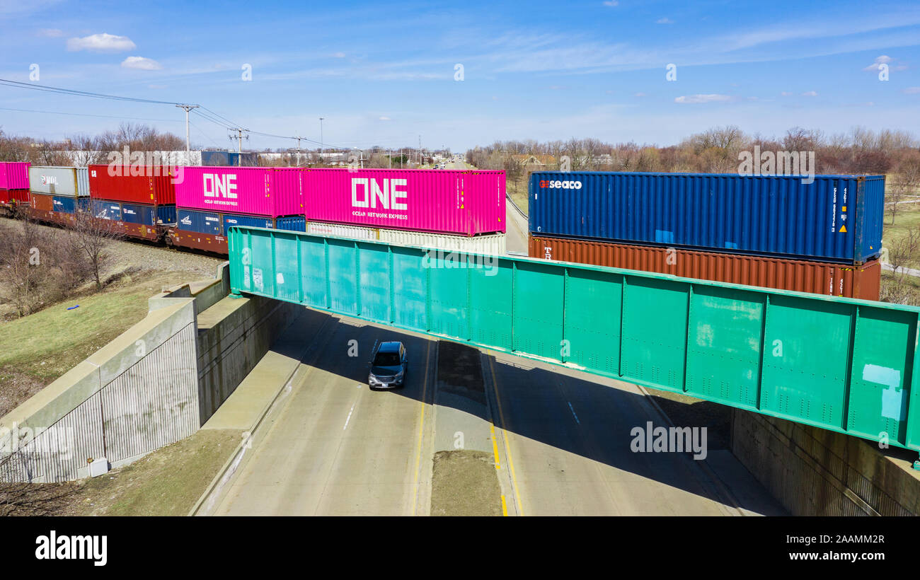 Road and rail shipping containers hi-res stock photography and images ...