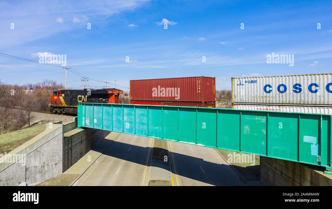 Road and rail shipping containers hi-res stock photography and images ...