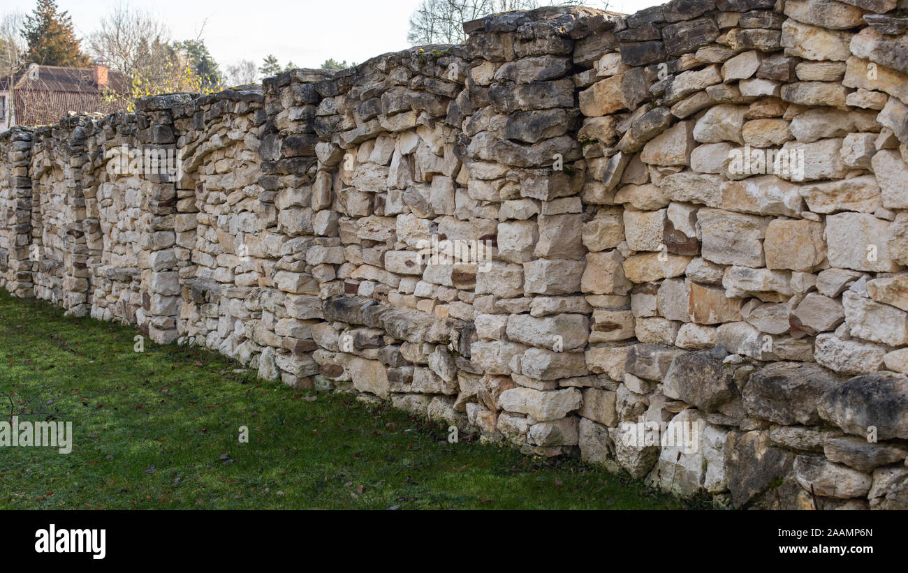 Uneven bricks hi-res stock photography and images - Alamy