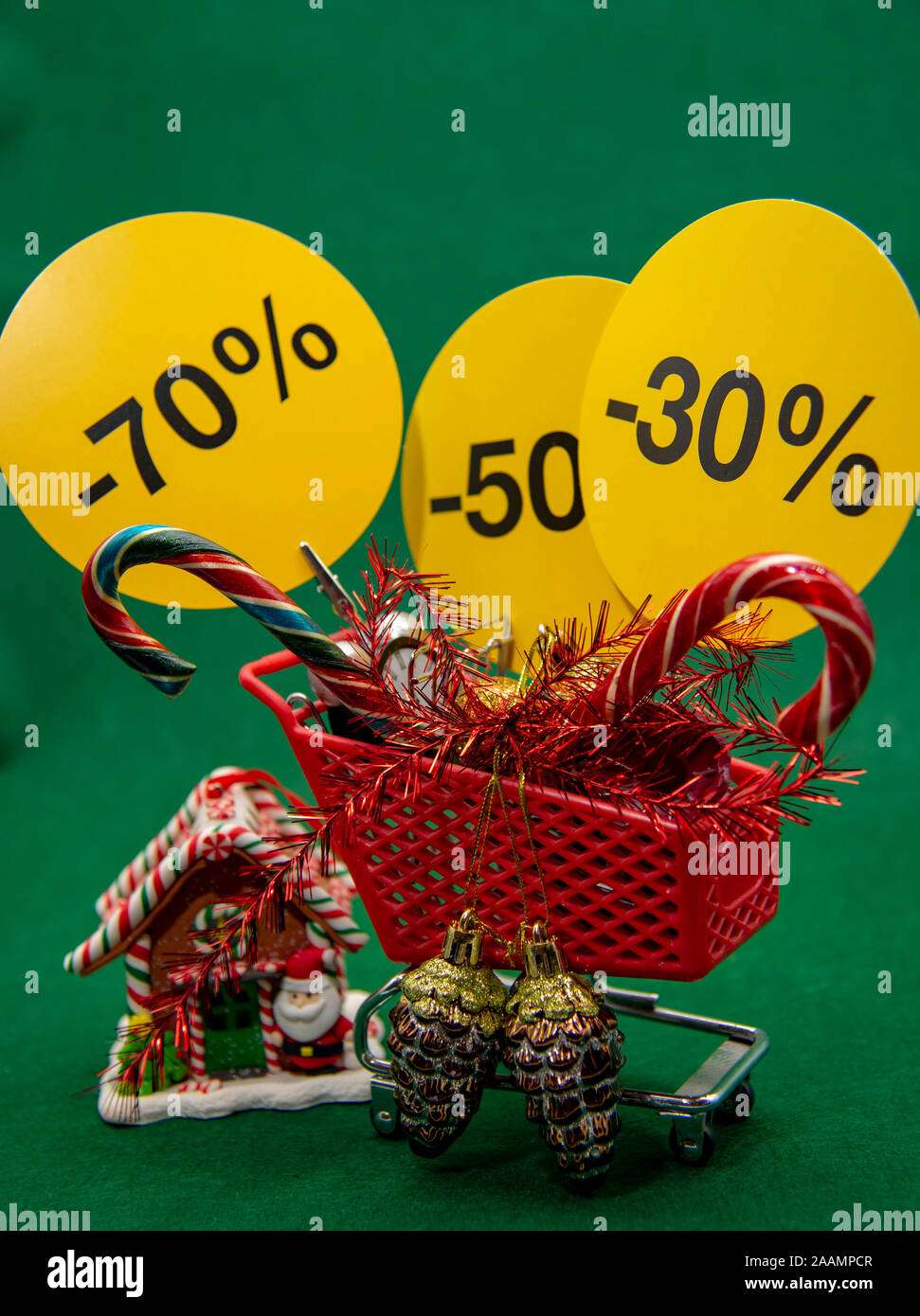 Christmas sale. Shopping cart with Christmas decor Stock Photo - Alamy