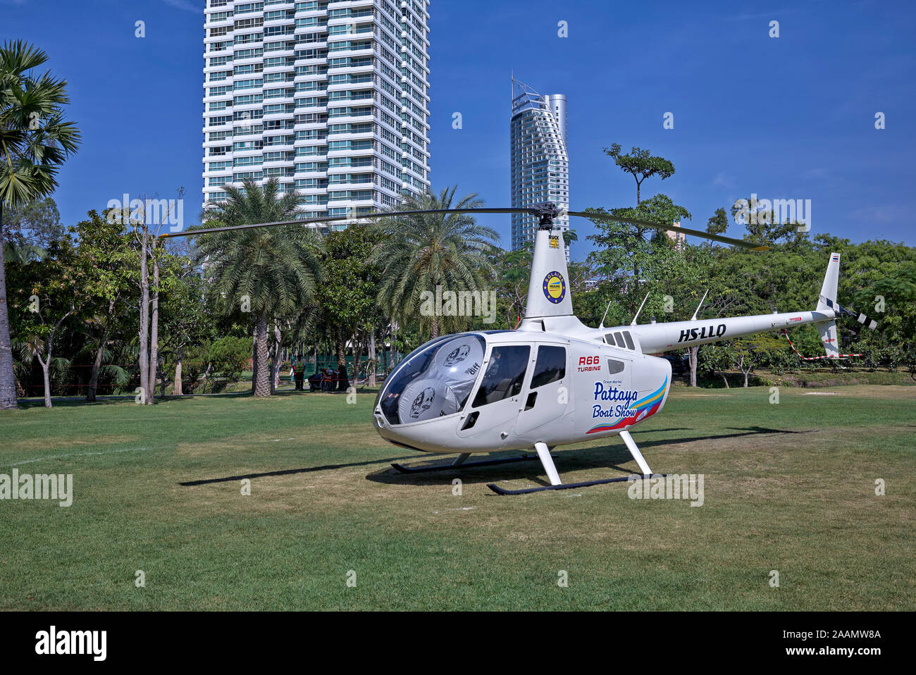 Lifestyle wealth hi-res stock photography and images - Alamy