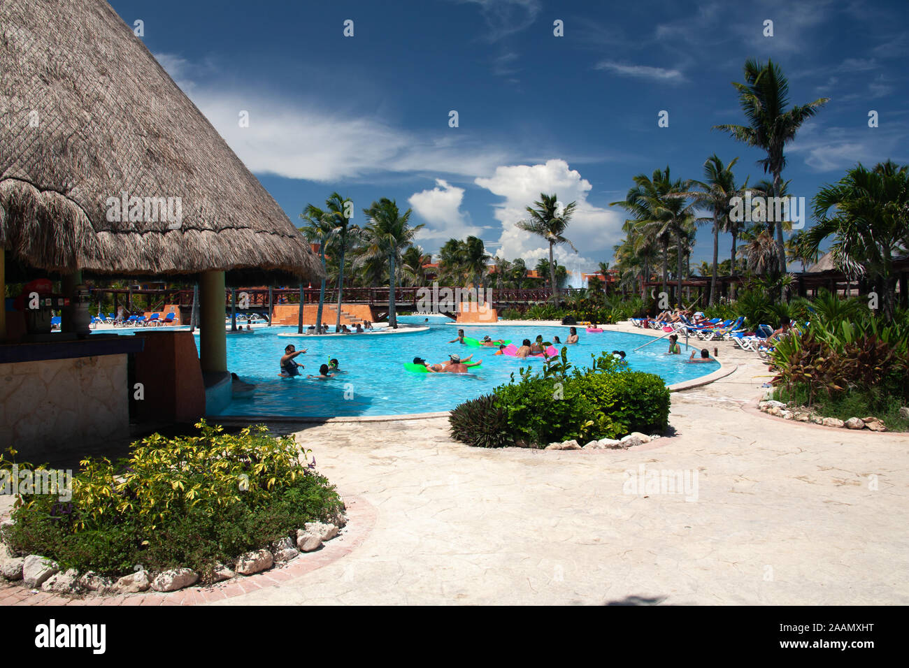 Cancun mexico pool bar hi-res stock photography and images - Alamy
