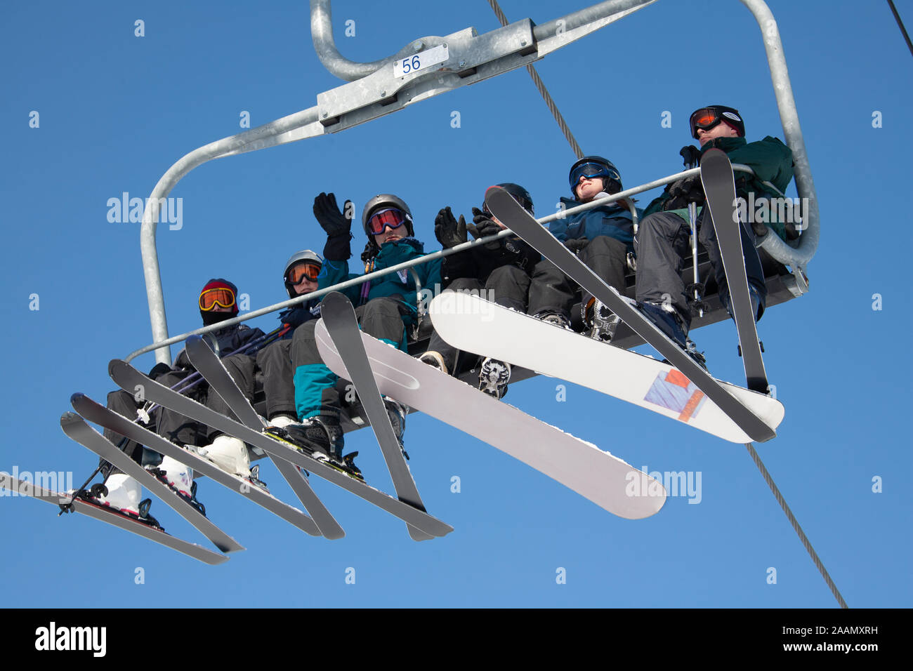 Snowboarders sitting on slope hi-res stock photography and images - Alamy
