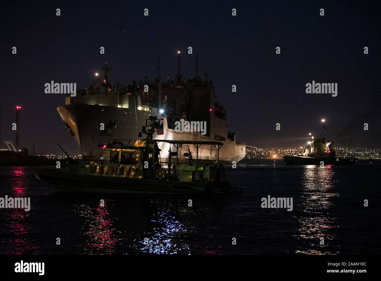 190905-N-DX868-2265 GULF OF TADJOURA (September 5, 2019) Sailors ...
