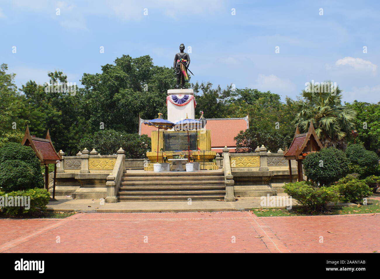 King rama monument bangkok hi-res stock photography and images - Alamy