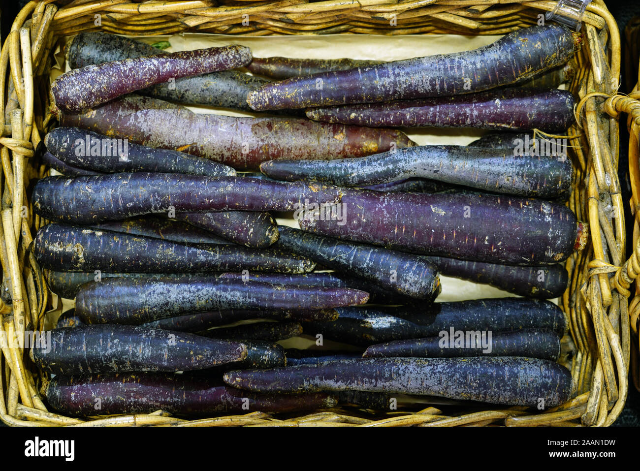 Colorful purple heirloom carrots at a farmers market Stock Photo - Alamy