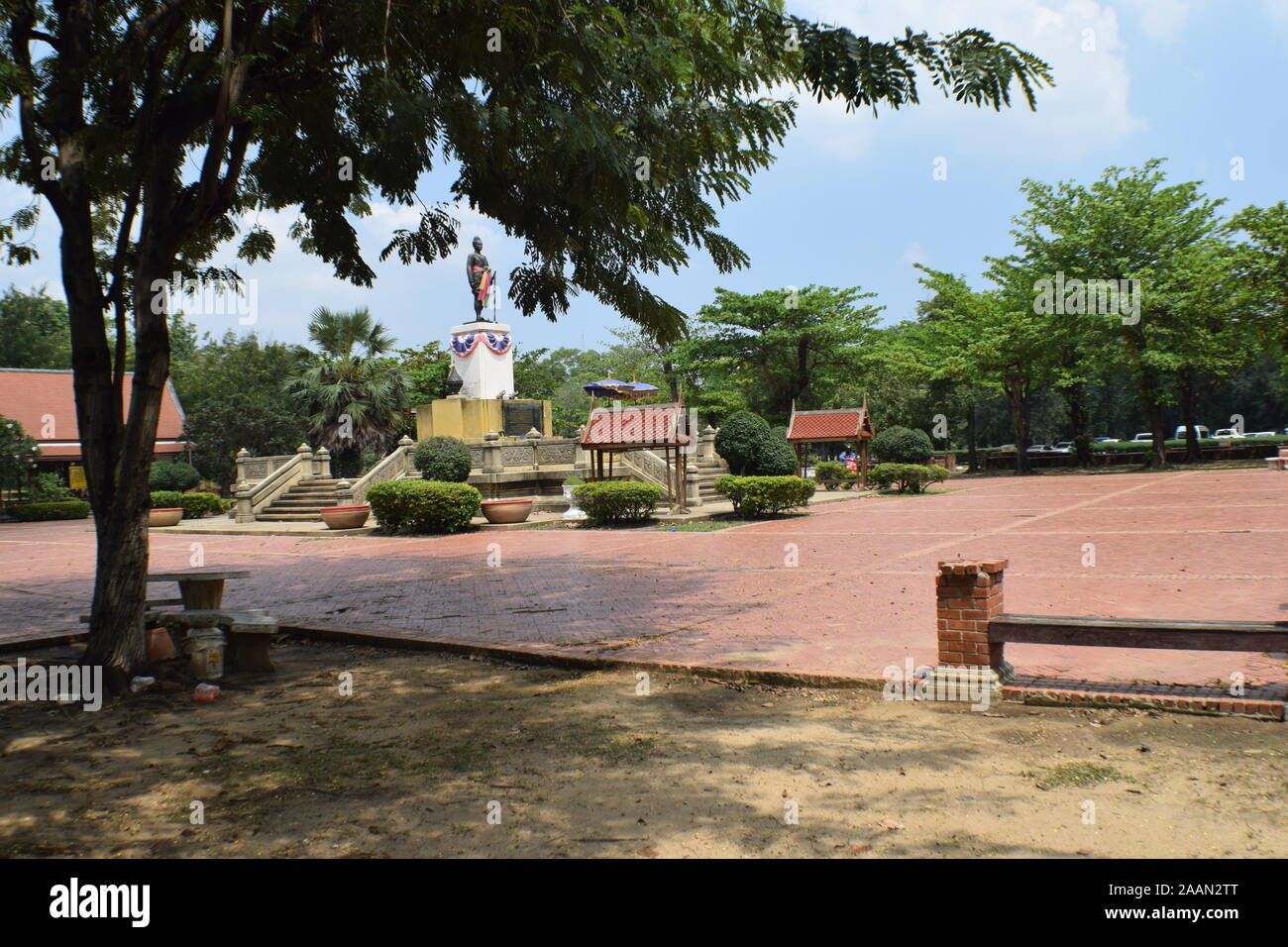 King Rama 1 Statue Ayutthaya Stock Photo - Alamy