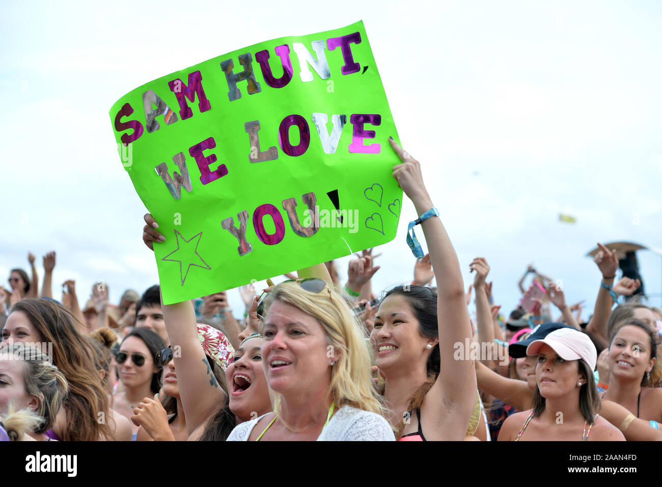 FORT LAUDERDALE, FL - APRIL 16: Sam Hunt performs onstage during ...