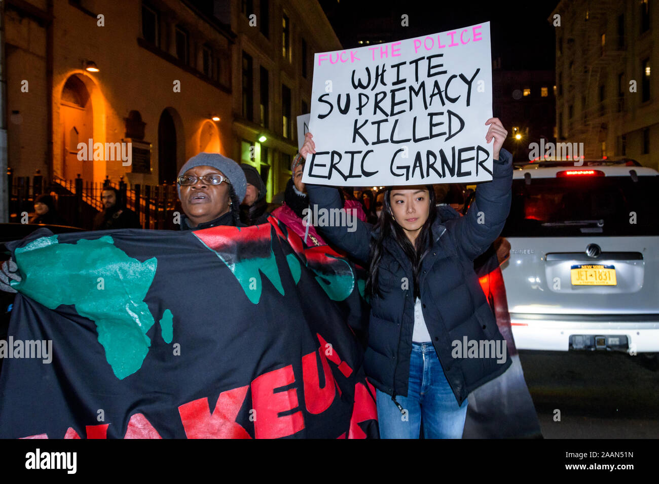 New york police arresting a woman hi-res stock photography and images ...