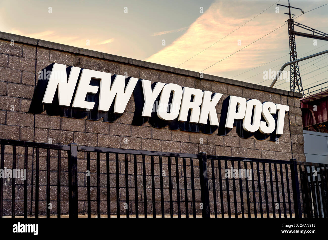 Daily news building new york hi-res stock photography and images - Alamy