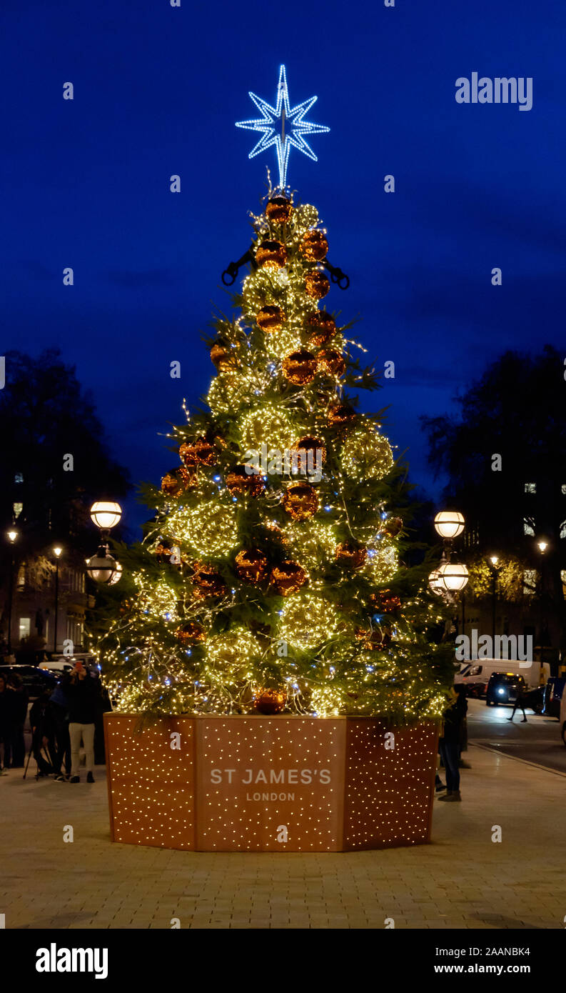 Central london christmas lights hi-res stock photography and images - Alamy