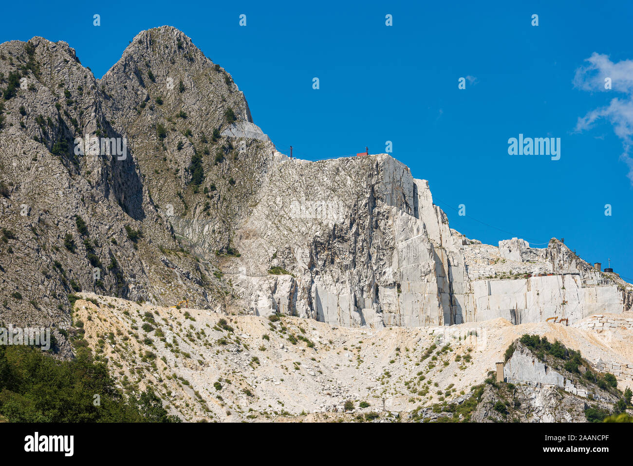 White Carrara marble quarry in the Apuan Alps (Alpi Apuane). Tuscany ...