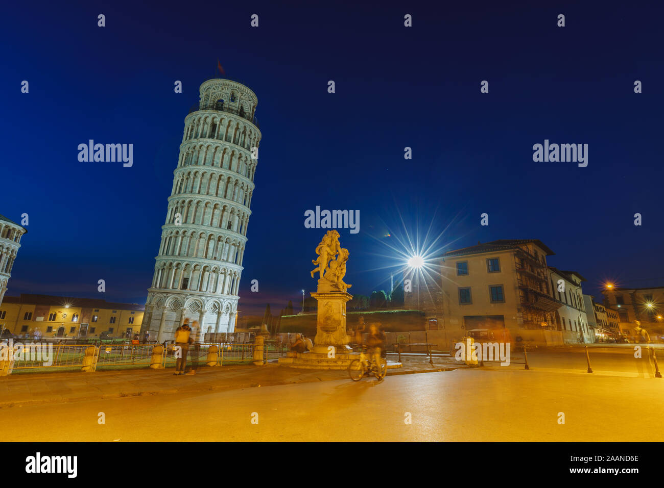 Night view of the Leaning Tower of Pisa and Pisa Cathedral on Square of ...