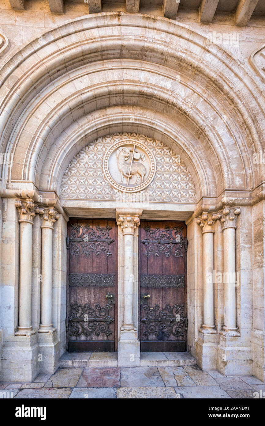Ancient wooden door and stone walls in Jerusalem, Israel Stock Photo ...