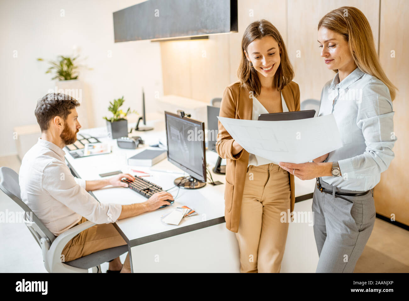 Team designers working office hi-res stock photography and images - Alamy