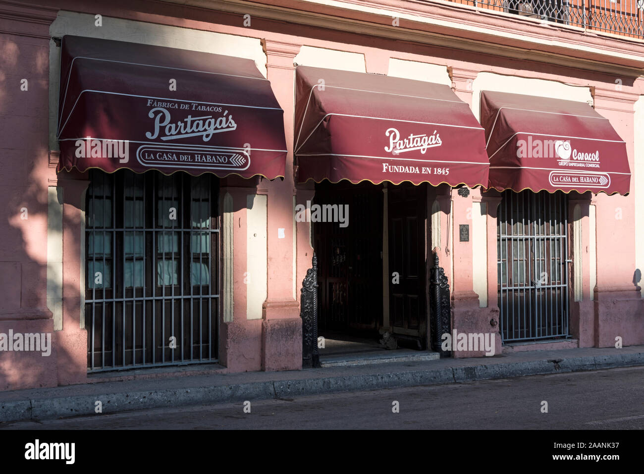 Partagas cigar factory havana hi-res stock photography and images - Alamy