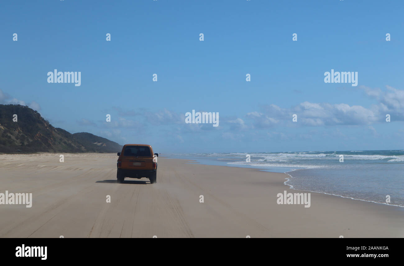 Car driving on beach hi-res stock photography and images - Alamy