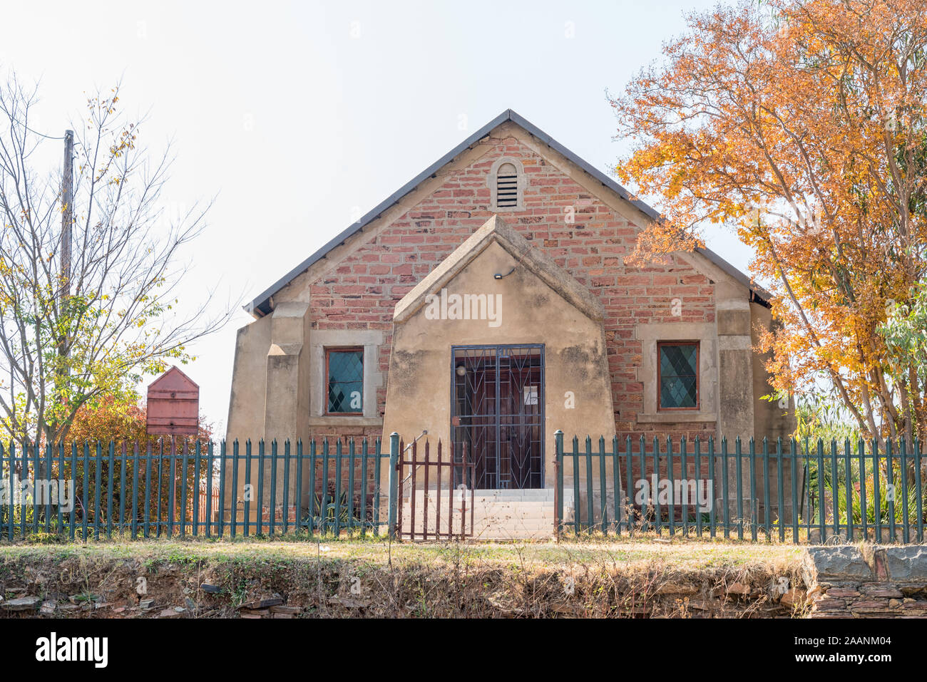 MACHADODORP, SOUTH AFRICA - MAY 22, 2019: A street scene, with the ...