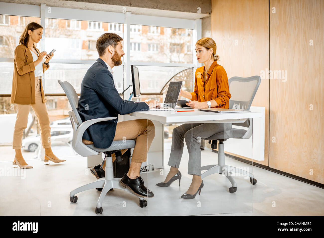Boss and two employees hi-res stock photography and images - Alamy