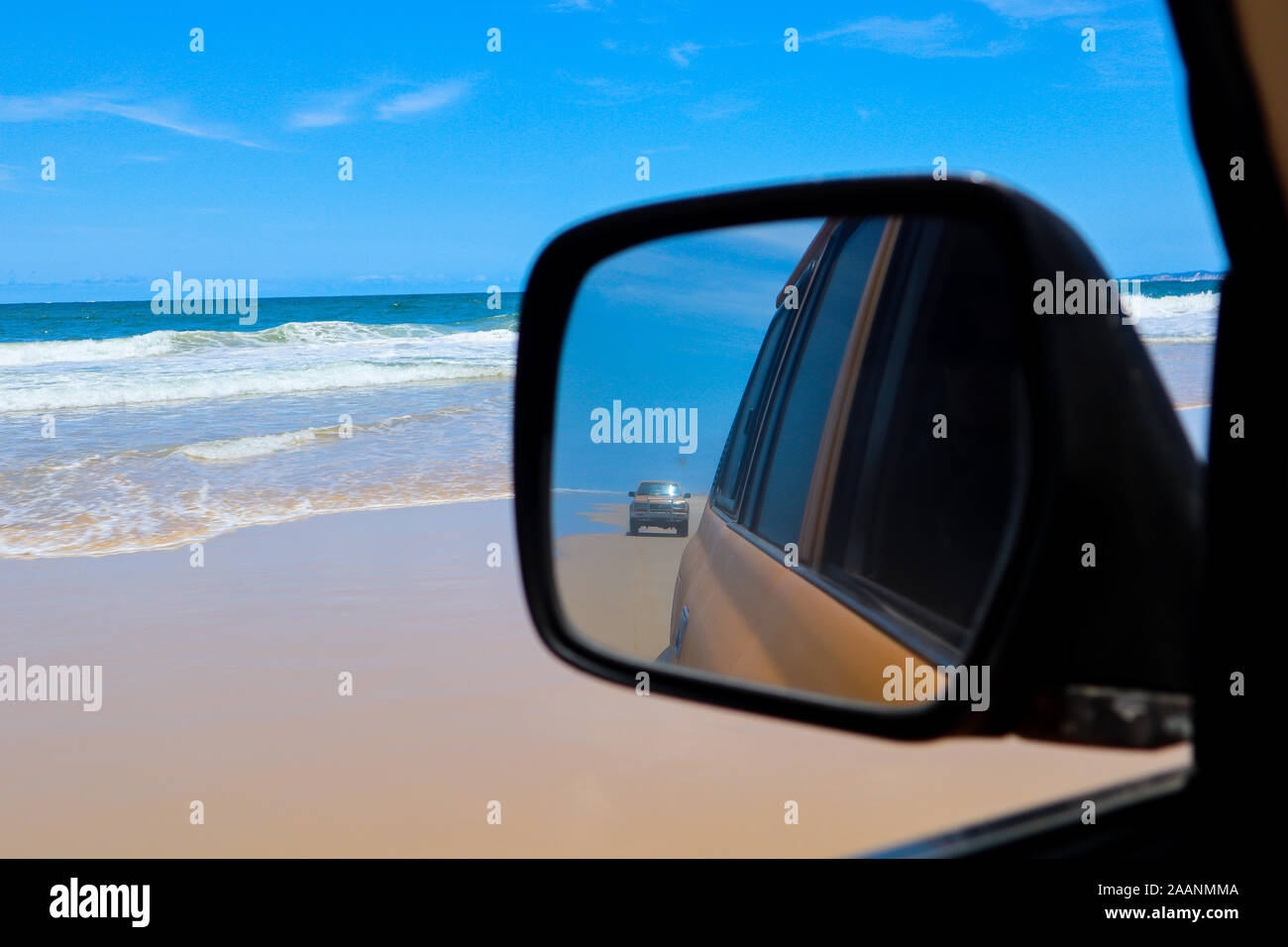Side view wave hi-res stock photography and images - Alamy