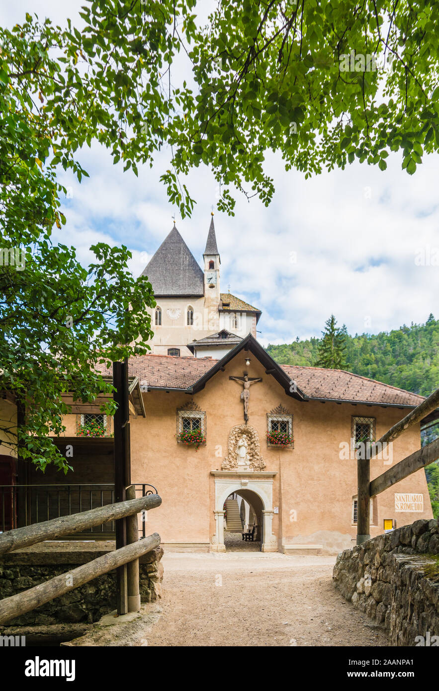 Medieval sanctuary churches hi-res stock photography and images - Alamy