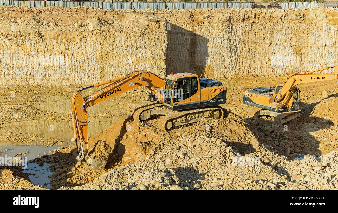 Excavation showing bedrock in Riyadh, Saudi Arabia Stock Photo - Alamy