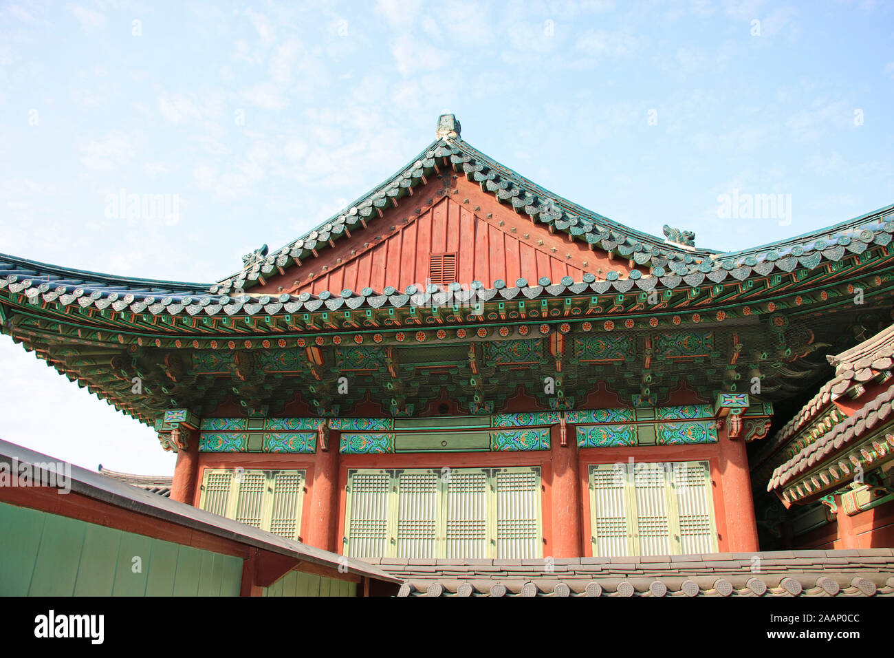 Traditional korean architecture hi-res stock photography and images - Alamy